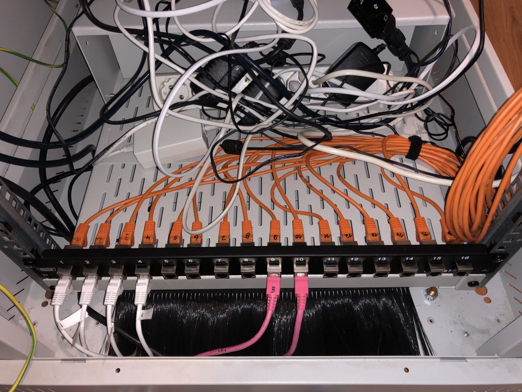 My Server Rack – Qetesh's Workbench