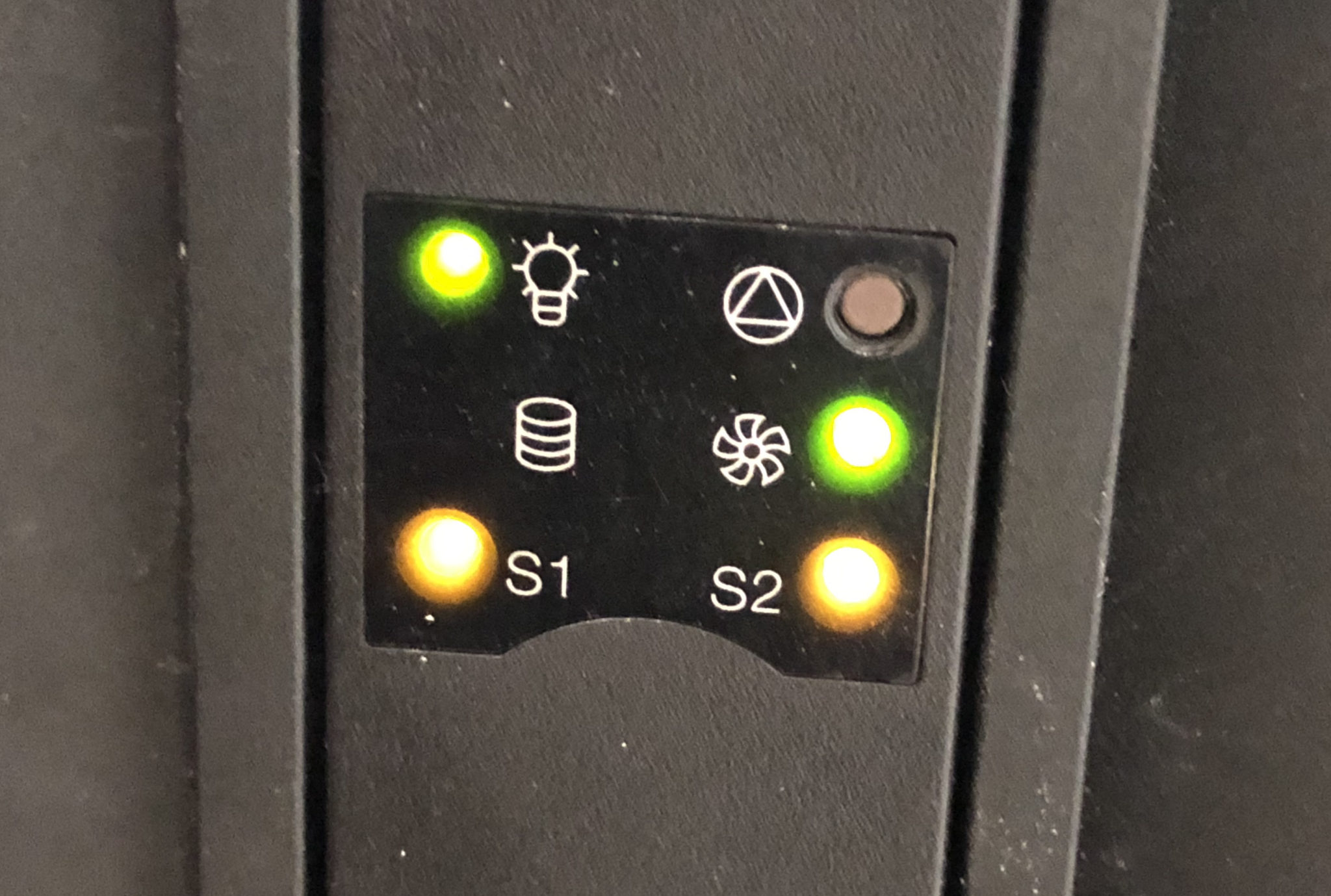 Server Front Panel – Qetesh's Workbench